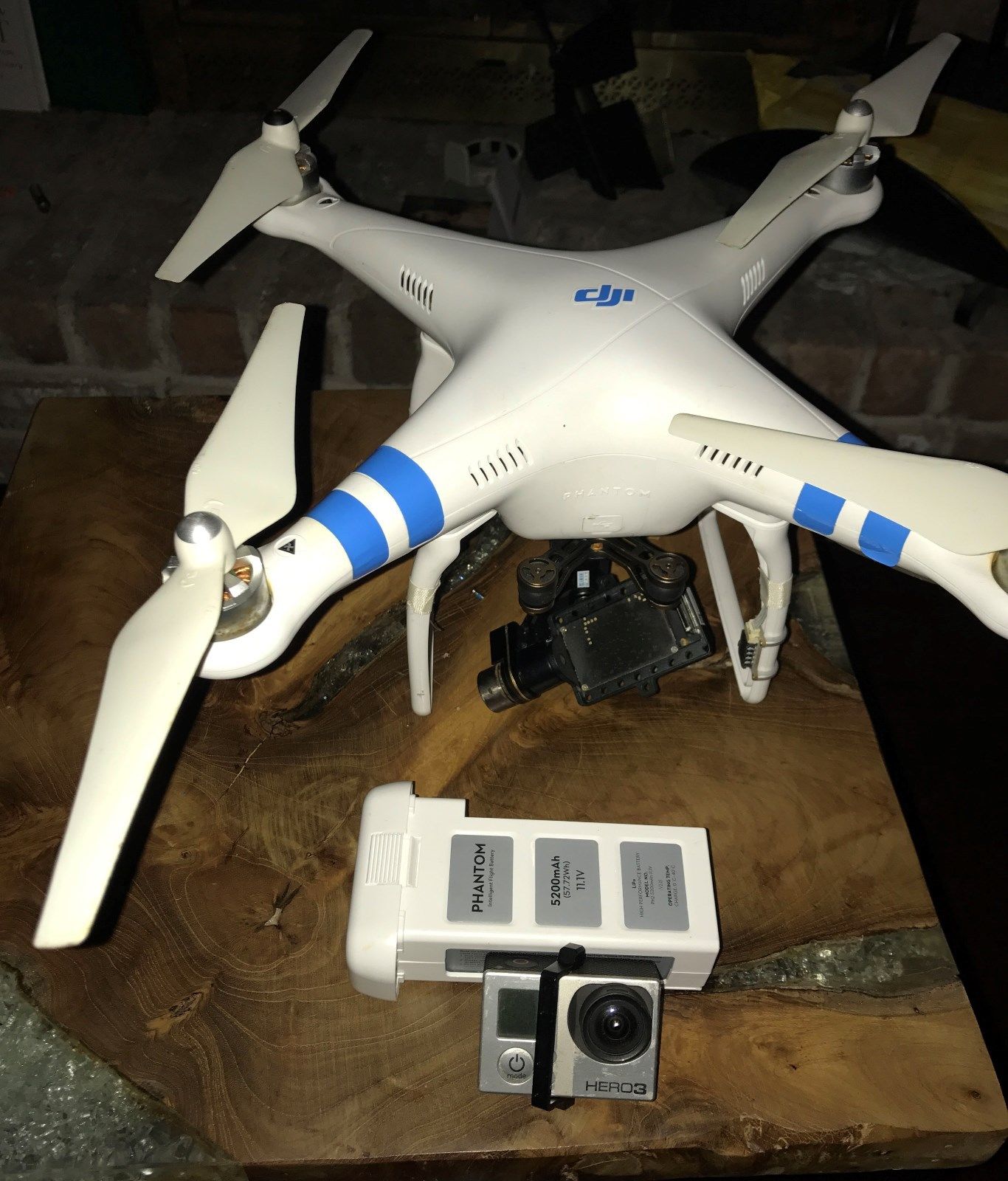 FS-CONUS: Dji Phantom 1 New 2 batteries FREE Dji Phantom 2 with gimbal ...